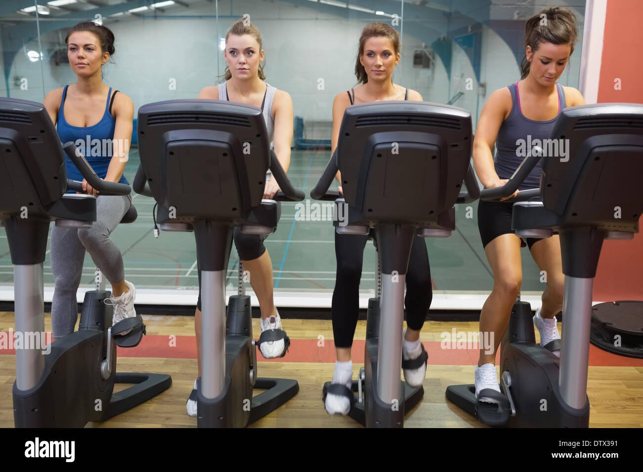 Spinning class young hi-res stock photography and images - Alamy