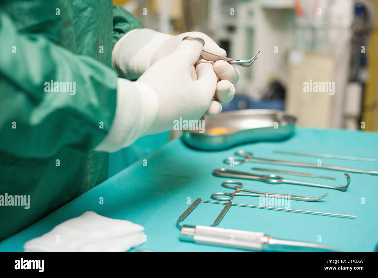 Surgical clamps hi-res stock photography and images - Alamy