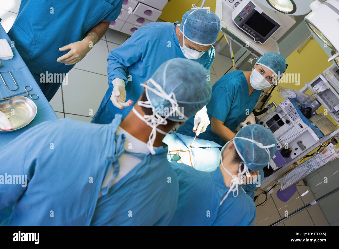 Group of surgeons hi-res stock photography and images - Alamy