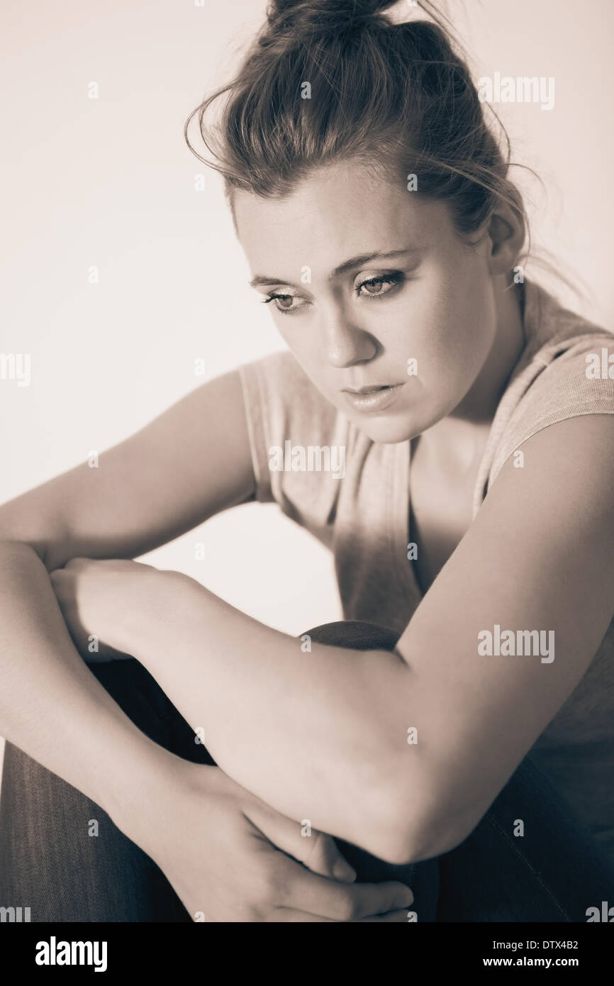 Woman hugging knees sad hi-res stock photography and images - Alamy