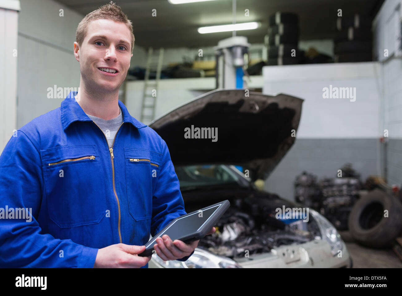 Mechanic garage tablet hi-res stock photography and images - Alamy