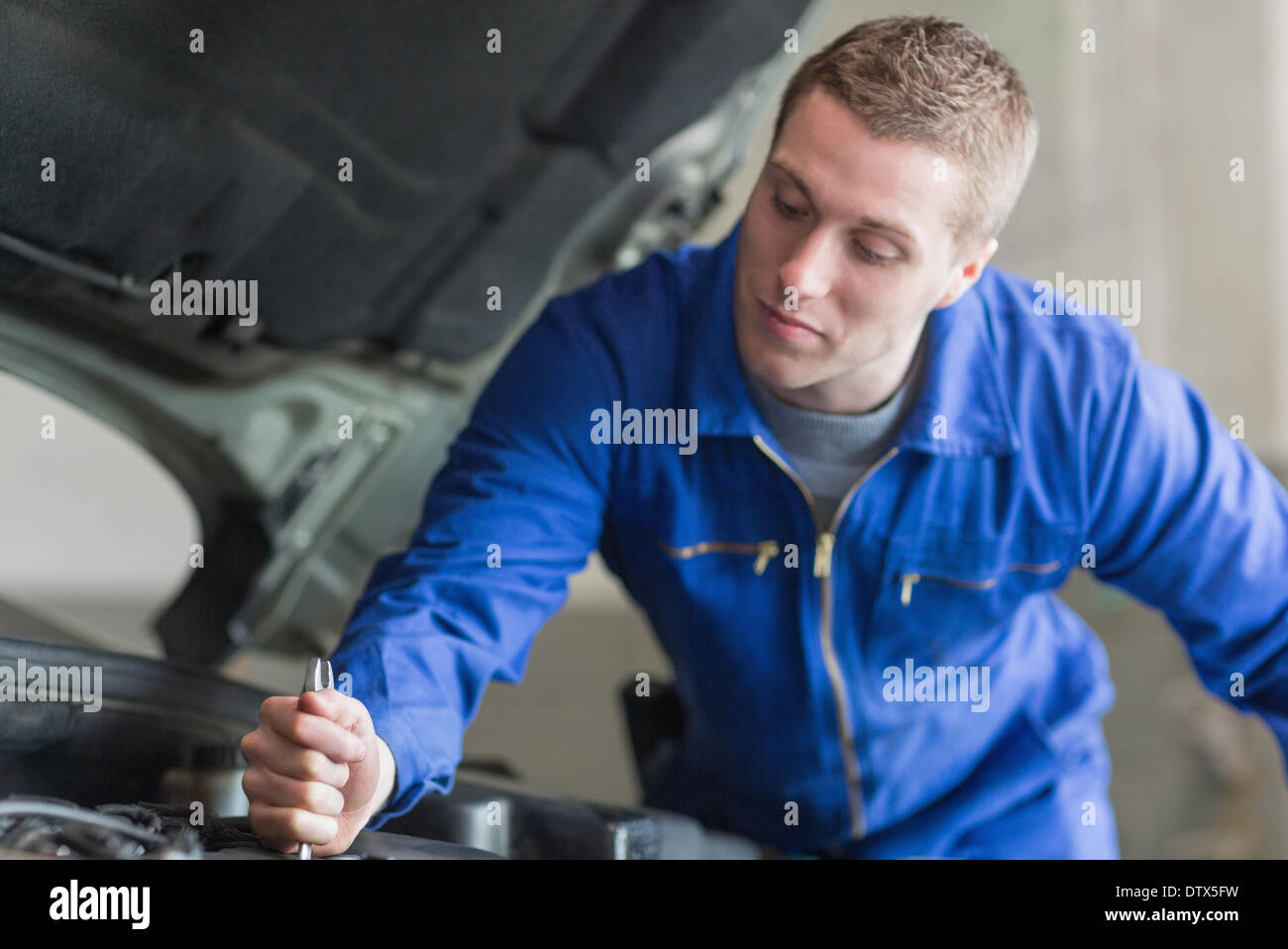 Auto mechanic working on car Stock Photo - Alamy