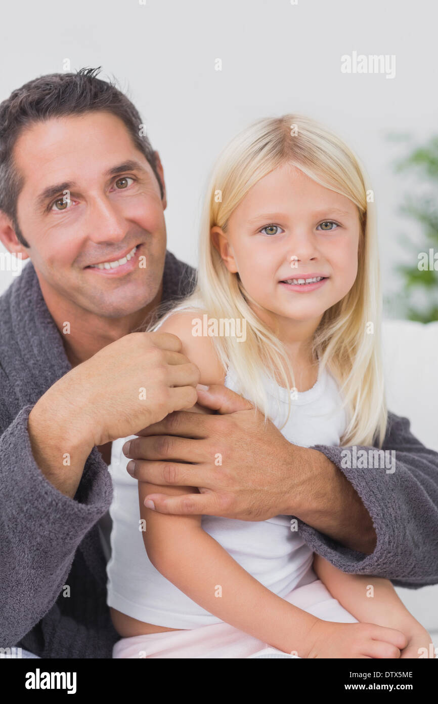 Black father and daughter hugging hi-res stock photography and images - Alamy
