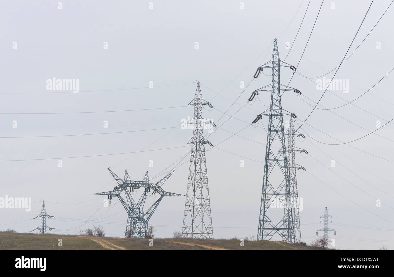 Single circuit transmission line hi-res stock photography and images ...