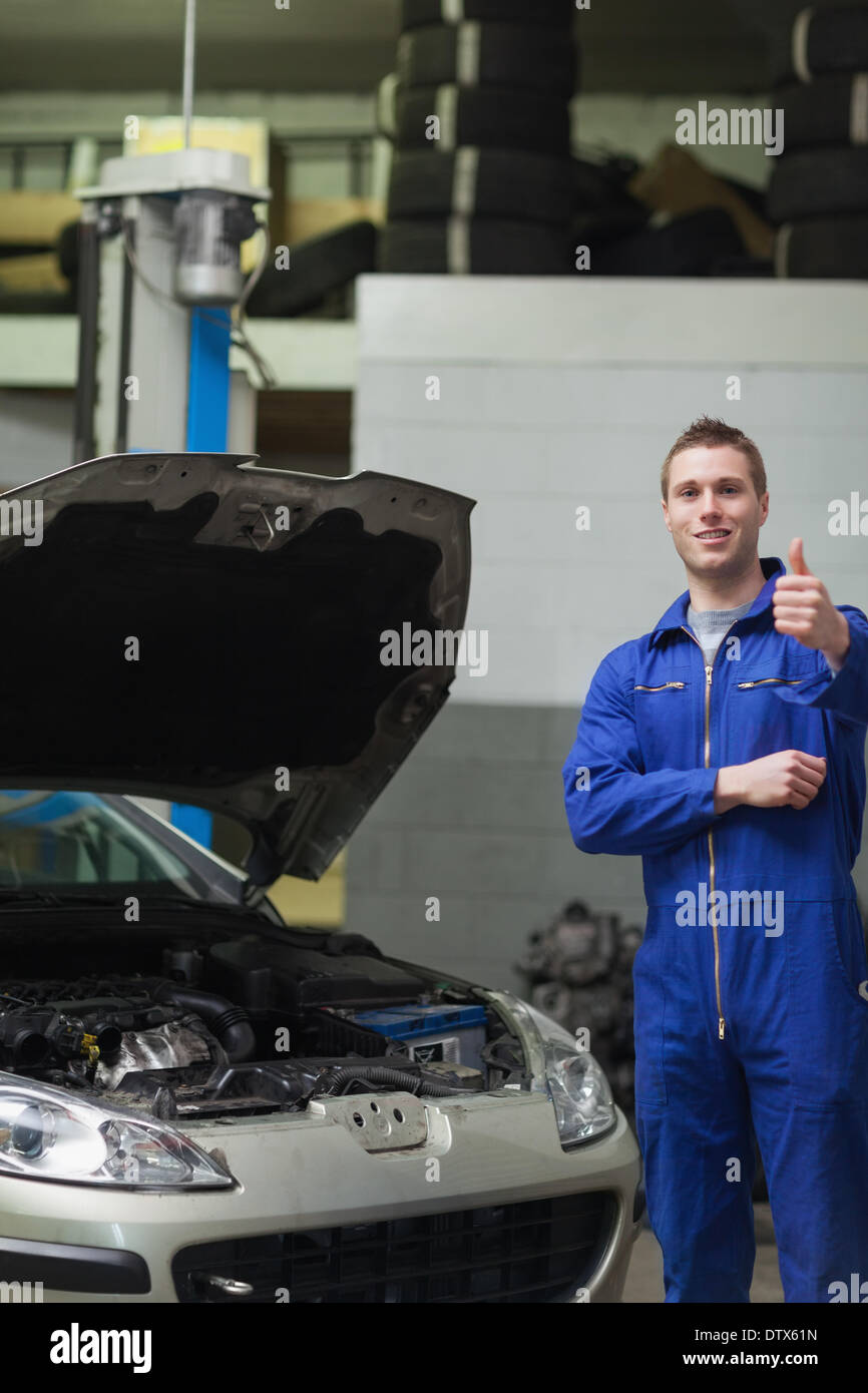 Male mechanic thumbs up car hi-res stock photography and images - Alamy