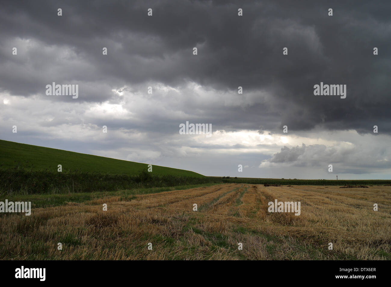 Approaching thunderstorm hi-res stock photography and images - Alamy