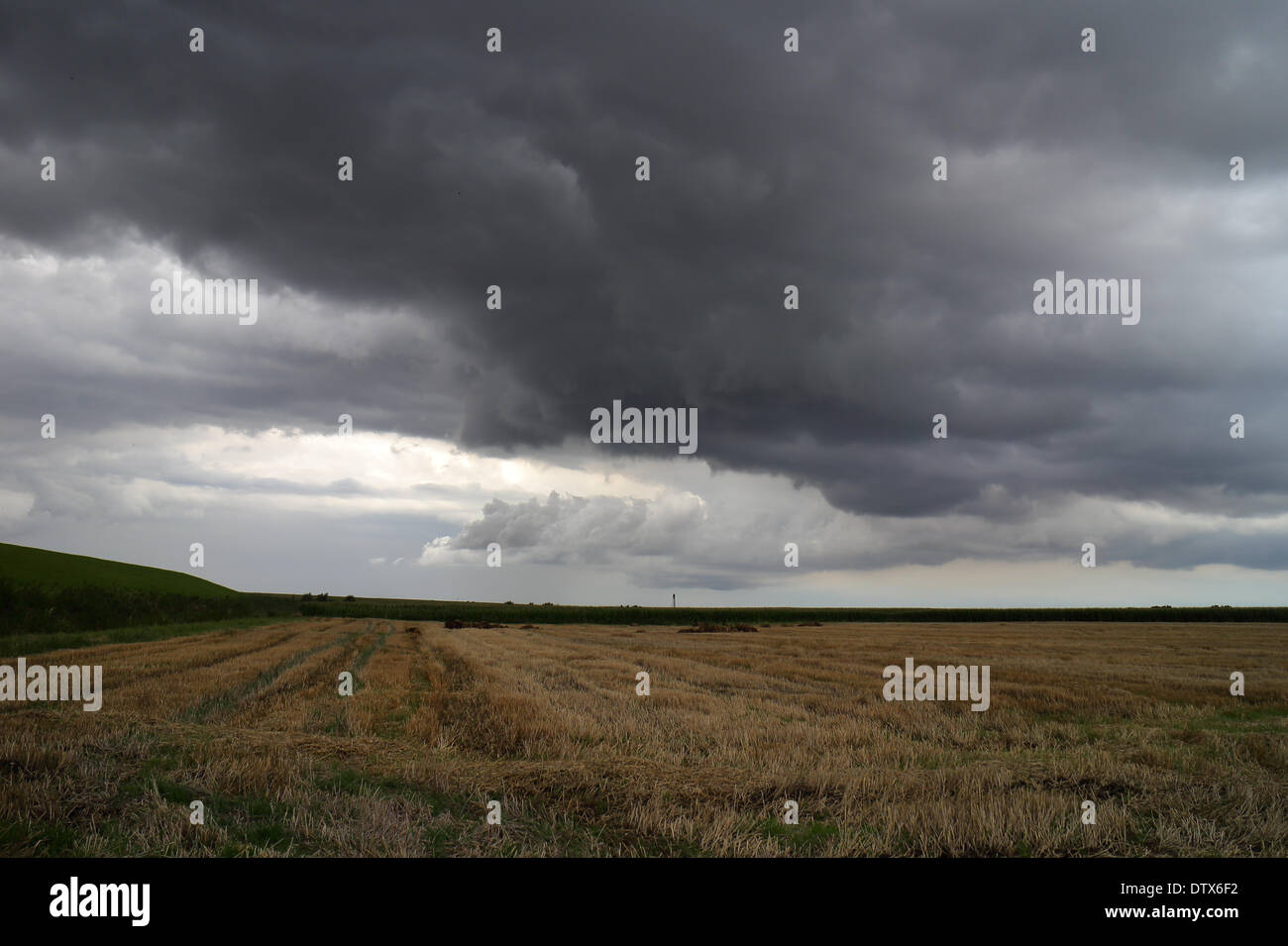 Heavy thunderstorm approaching hi-res stock photography and images - Alamy
