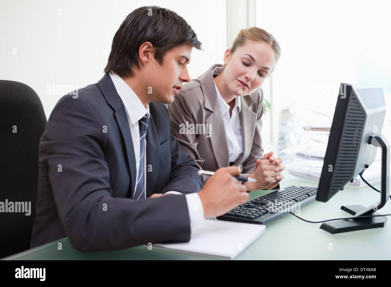 Two business executives computer hi-res stock photography and images ...