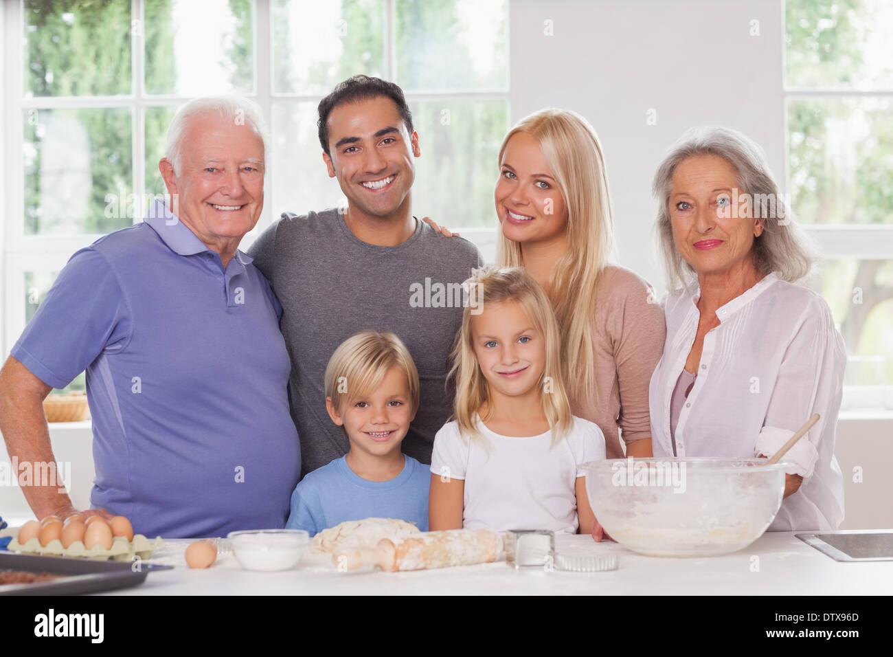 Extended family baking portrait Stock Photo - Alamy