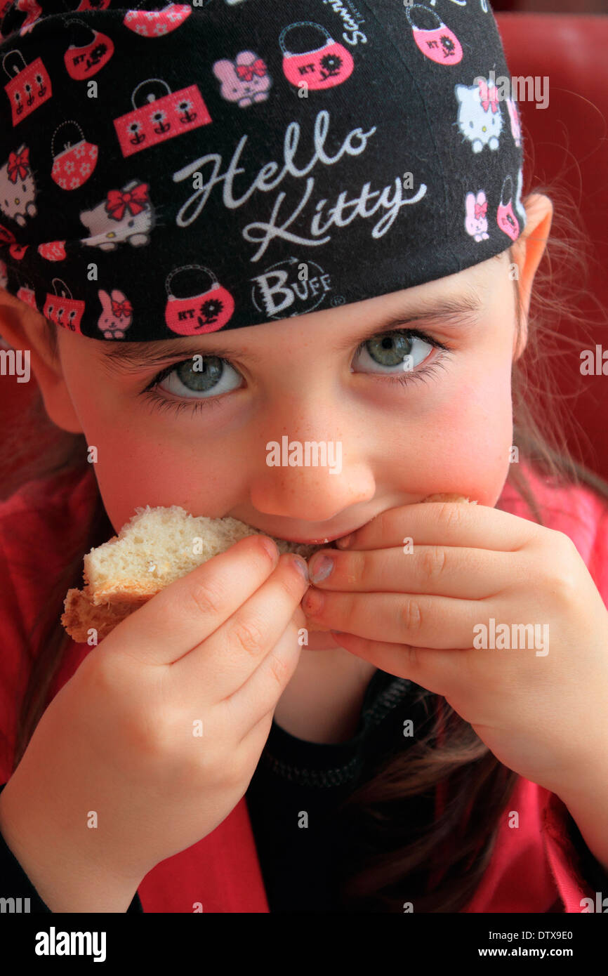 Child eating a sandwich Stock Photo - Alamy