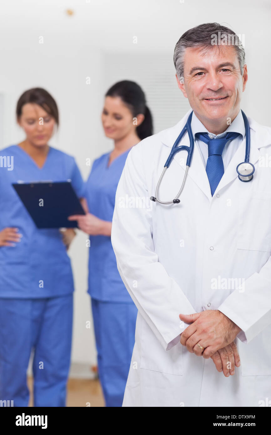 Doctor smiling nurses behind hi-res stock photography and images - Alamy