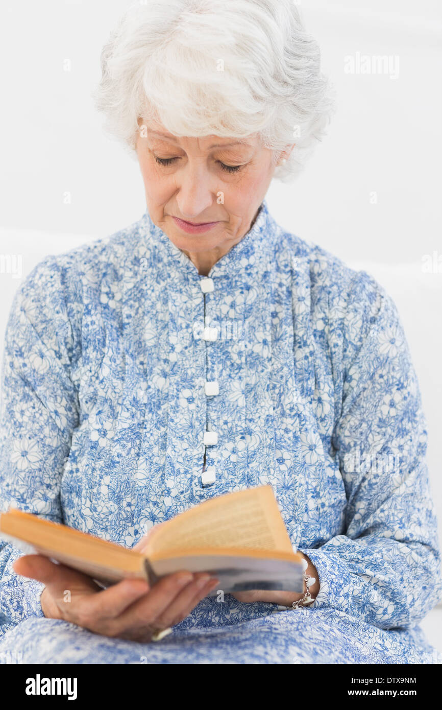 Focused elderly woman sitting hi-res stock photography and images - Alamy
