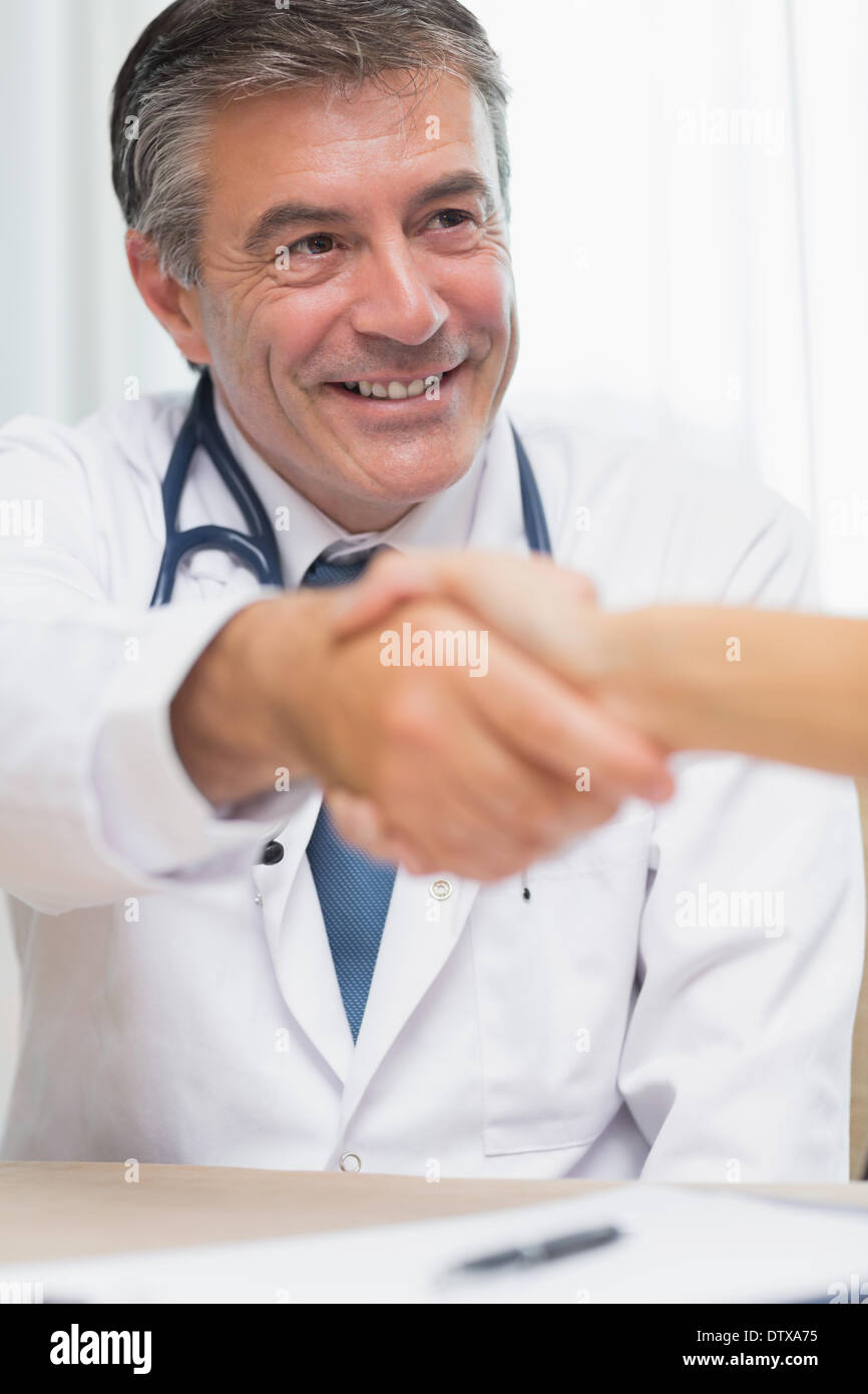 Doctor shaking hands Stock Photo - Alamy