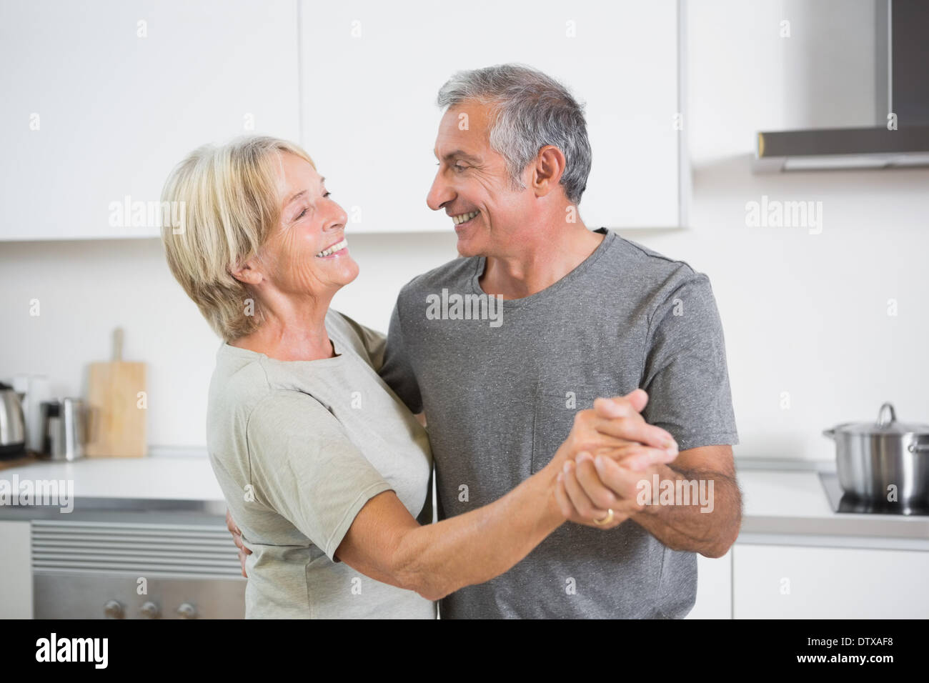 Dancing couple hi-res stock photography and images - Alamy
