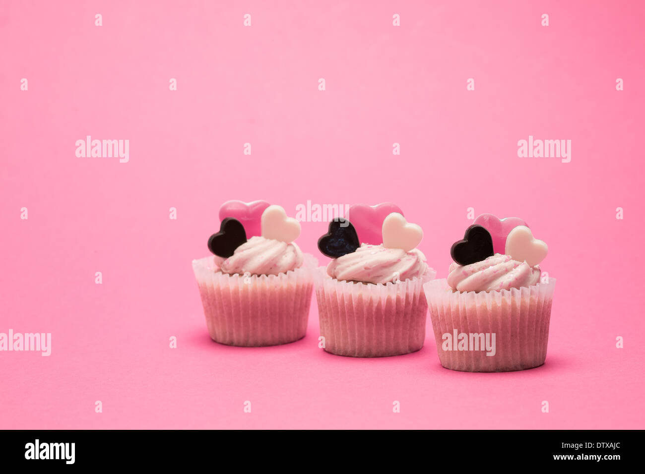 Three cupcakes in row hi-res stock photography and images - Alamy