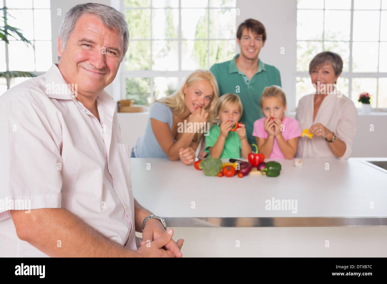 Family eating vegetables Stock Photo - Alamy
