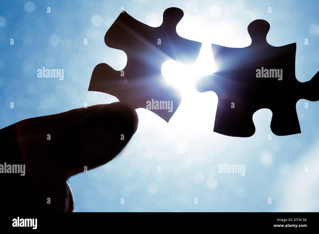 Hand holding jigsaw pieces Stock Photo - Alamy