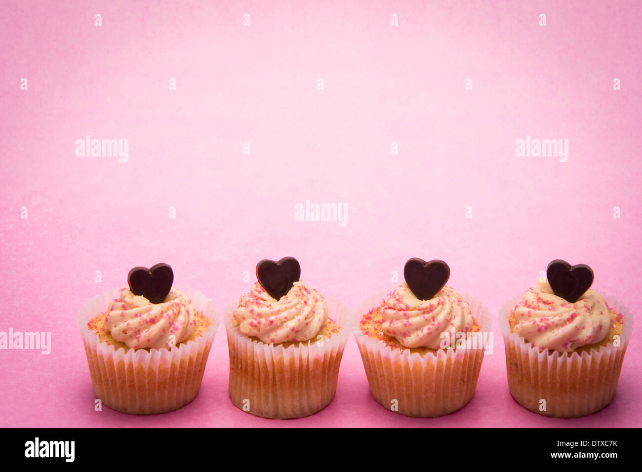 Row of cupcakes hi-res stock photography and images - Alamy