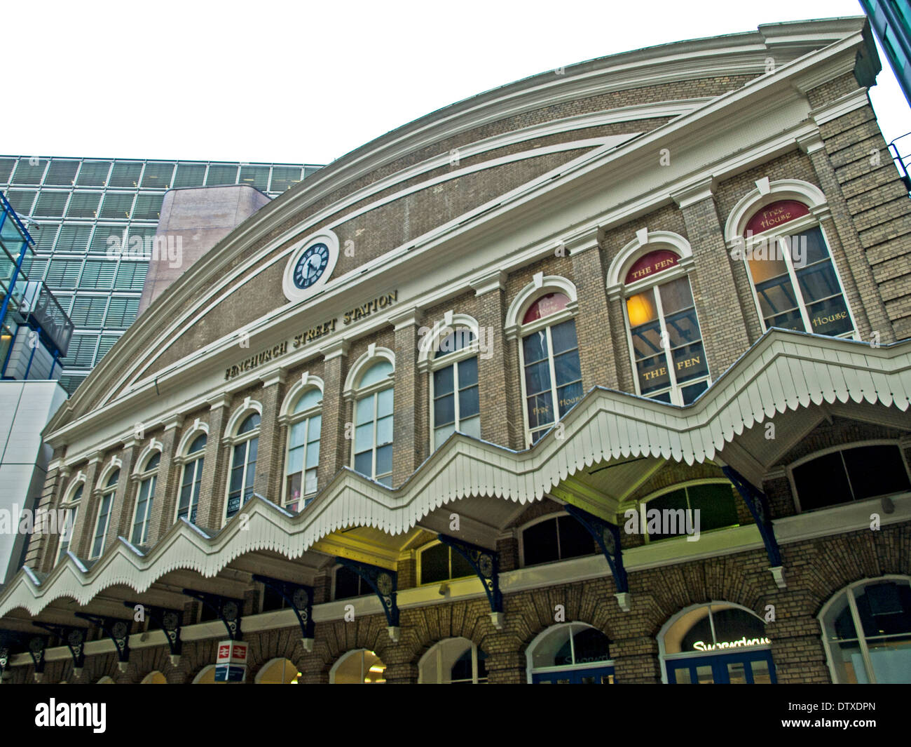 Fenchurch street station exterior hi-res stock photography and images ...