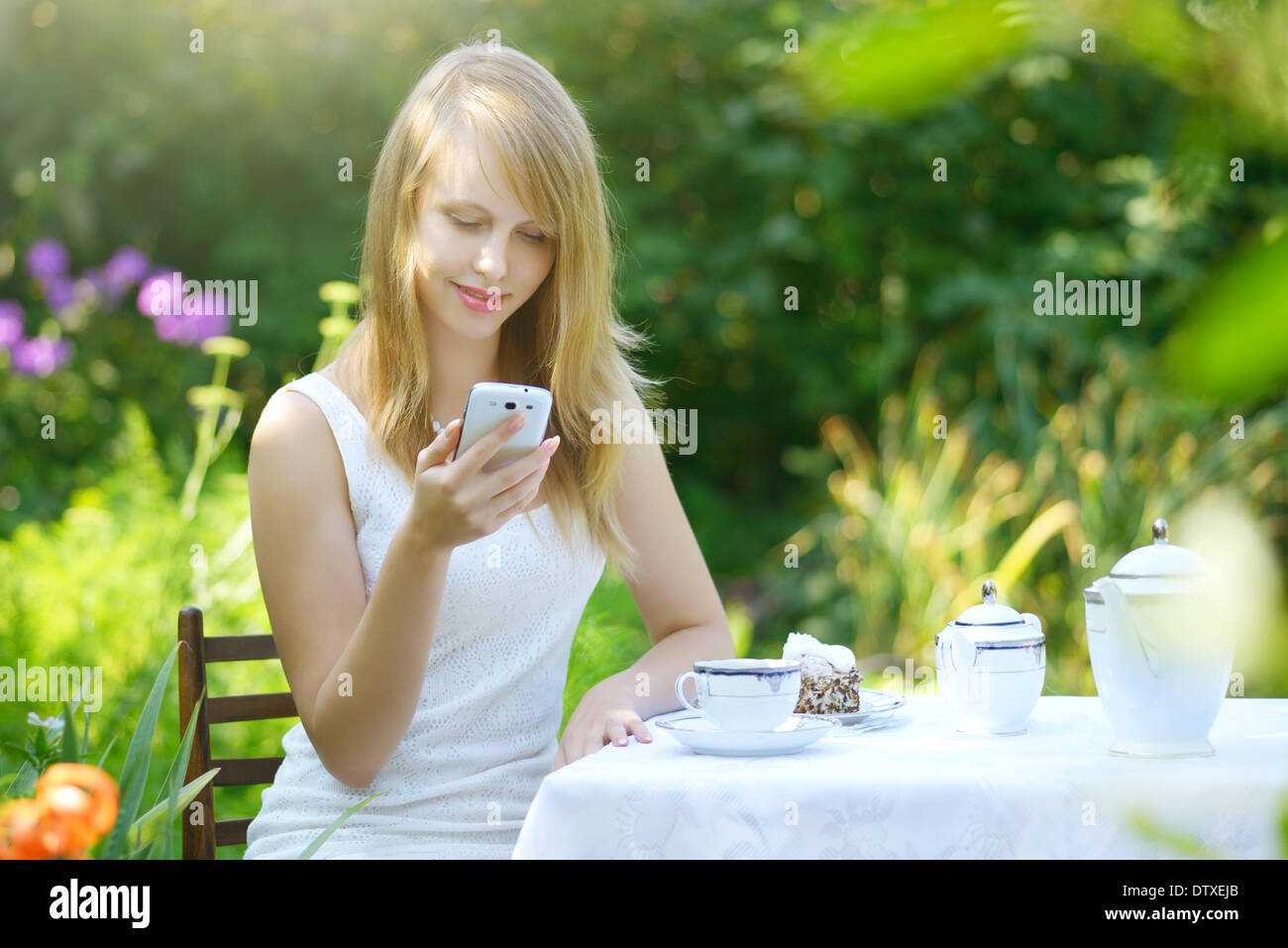 Pretty girl with mobile phone Stock Photo - Alamy