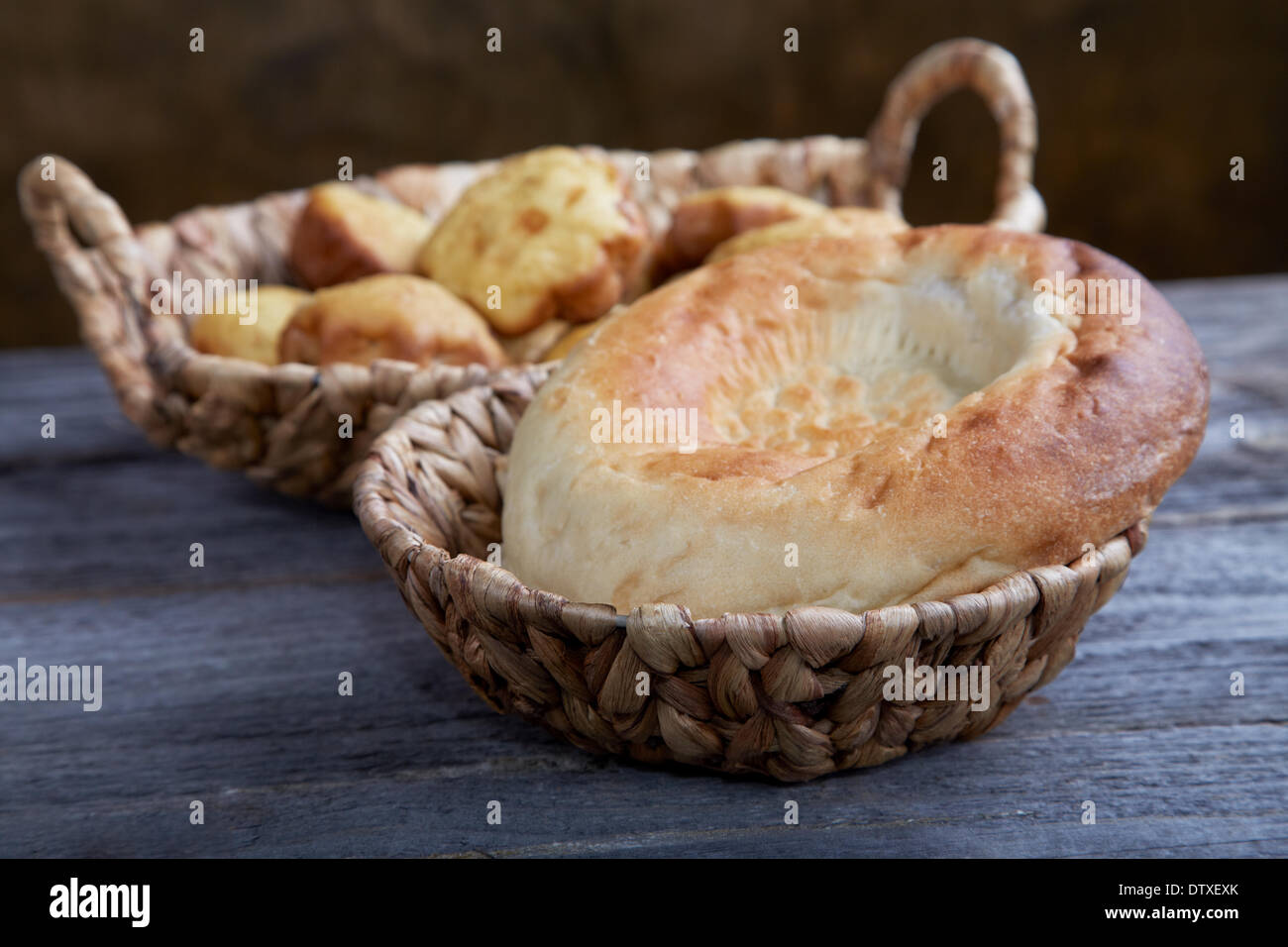Bread baskets hi-res stock photography and images - Alamy
