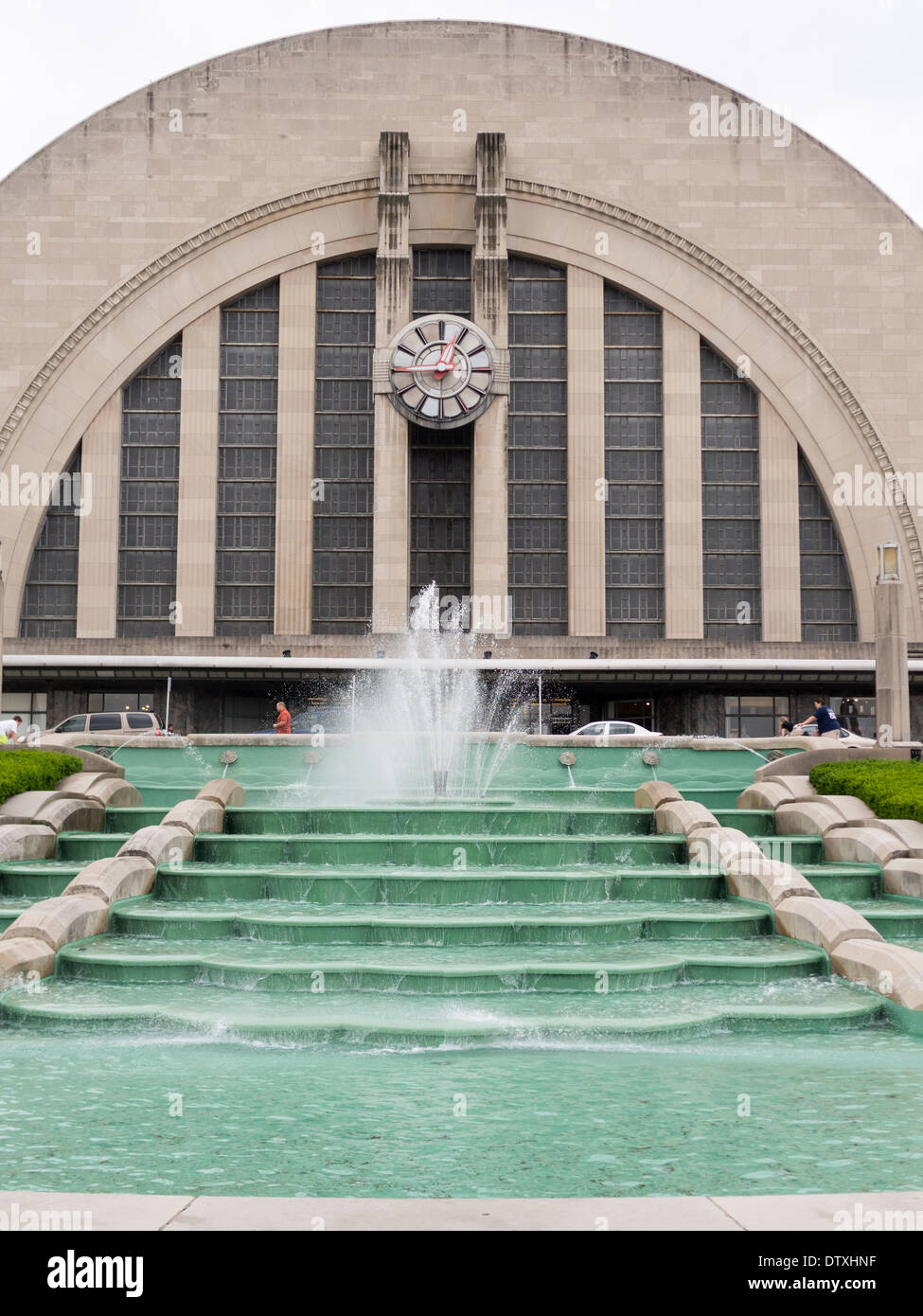 Fountain and Facade of the old Union Terminal . The semi-dome of the ...