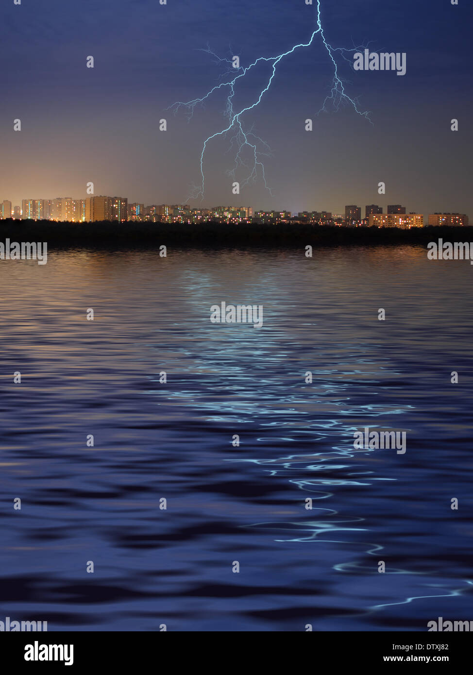 Lightning strike tree fire hi-res stock photography and images - Alamy