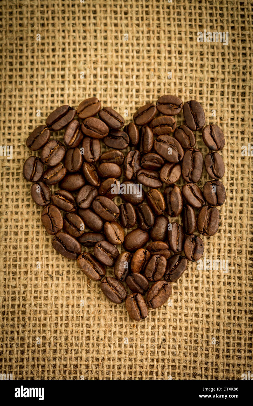 Heart made from roasted coffee beans Stock Photo - Alamy