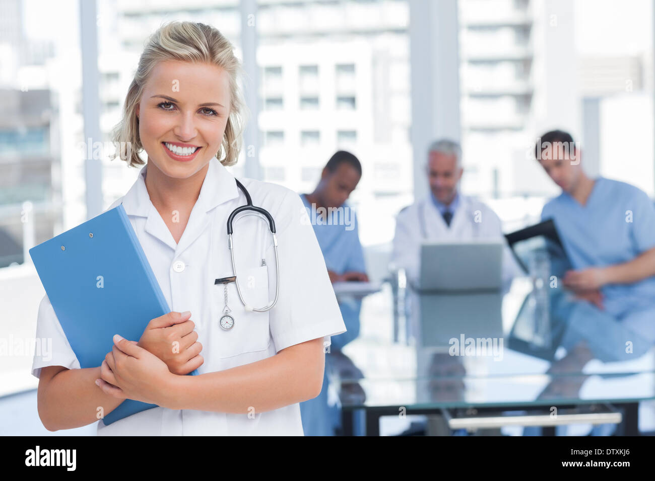 Nurse holding file folder hi-res stock photography and images - Alamy