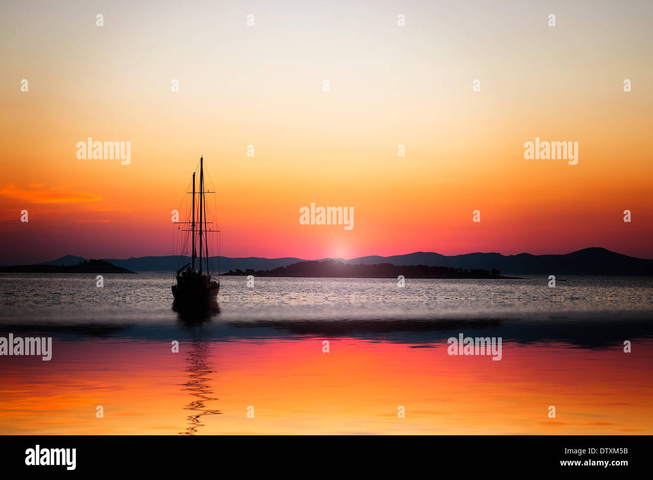 Sunny bay hi-res stock photography and images - Alamy