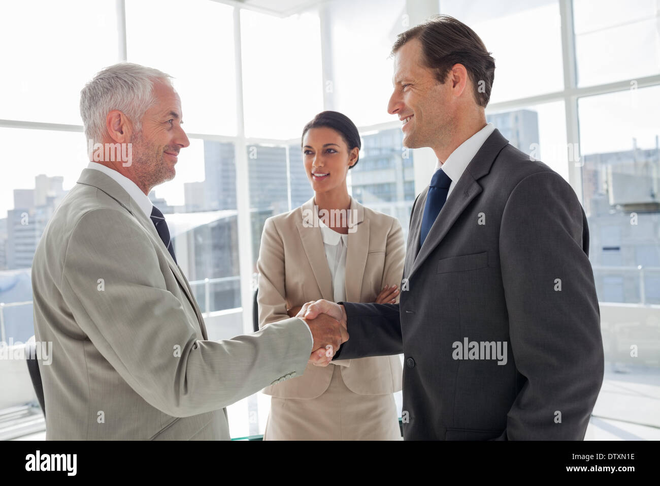 Businesswoman introducing colleagues together Stock Photo - Alamy
