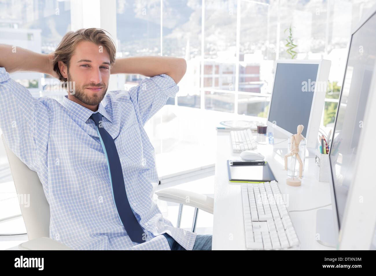 Arms behind head hi-res stock photography and images - Alamy