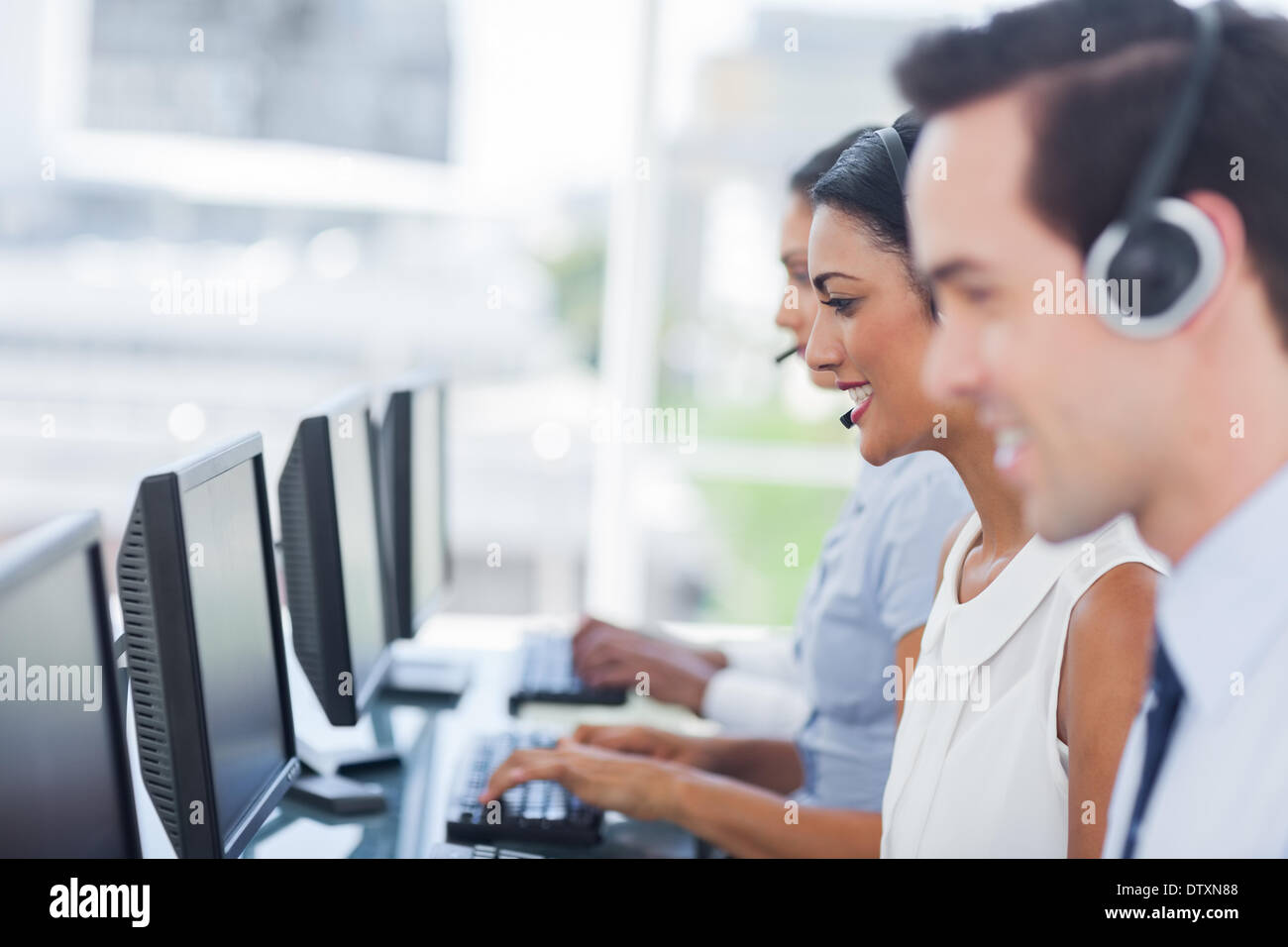 Line of computers hi-res stock photography and images - Alamy