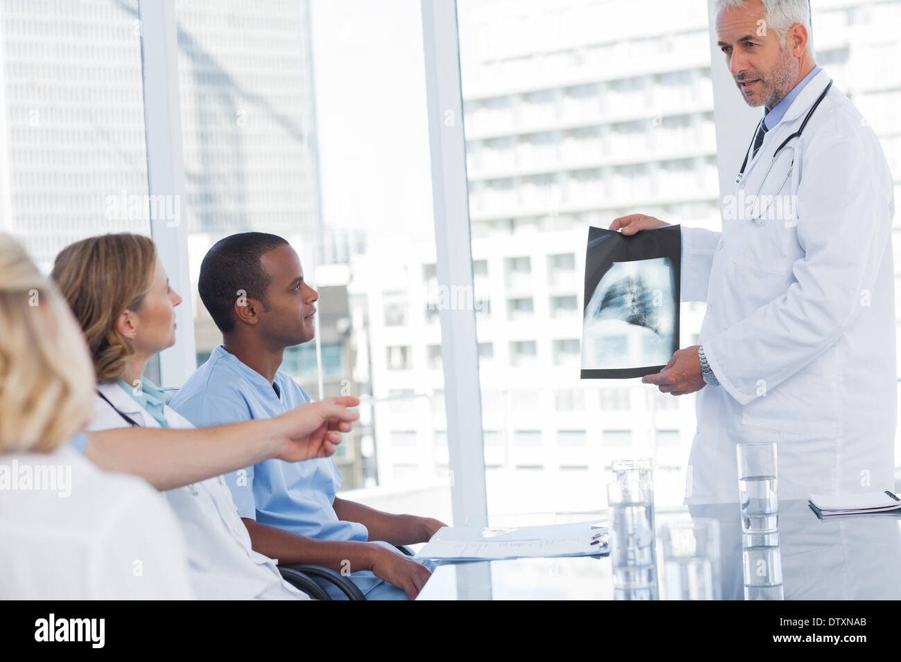 Doctor showing x ray hi-res stock photography and images - Alamy