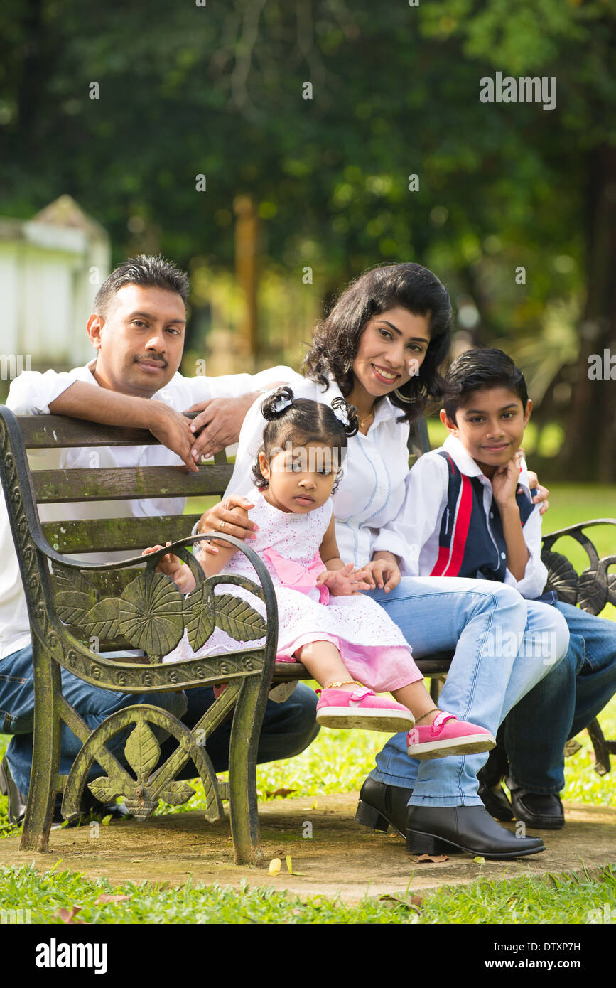 Family sitting on bench hi-res stock photography and images - Alamy