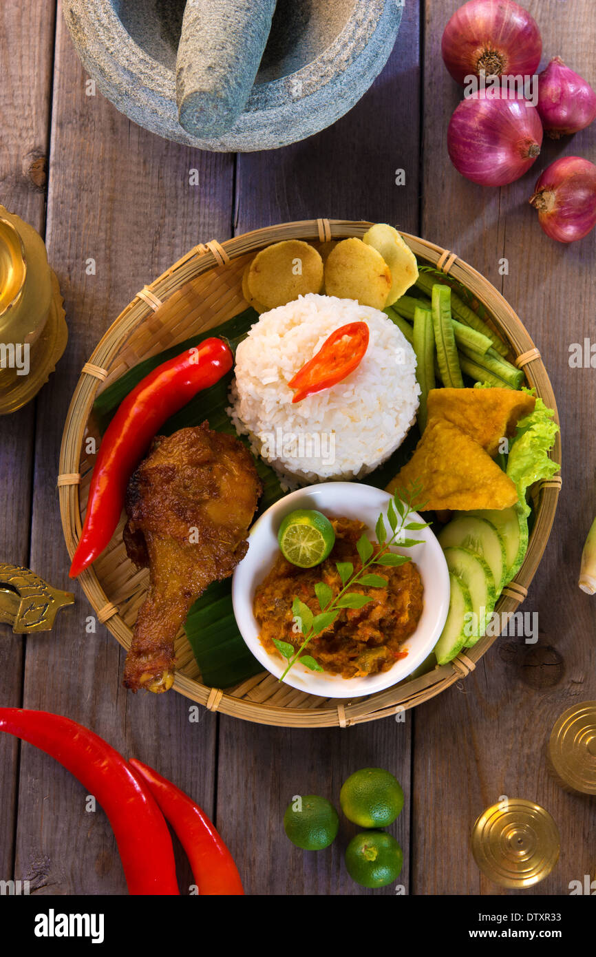 nasi ayam penyet, indonesian fried chicken rice Stock Photo - Alamy