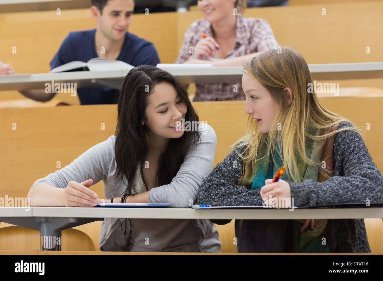 Talking students in a lecture hall Stock Photo - Alamy