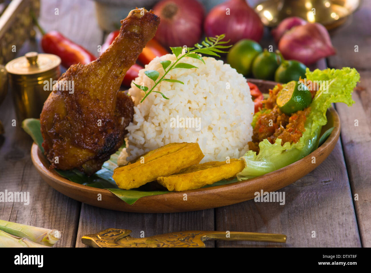nasi ayam penyet, indonesian fried chicken rice Stock Photo - Alamy