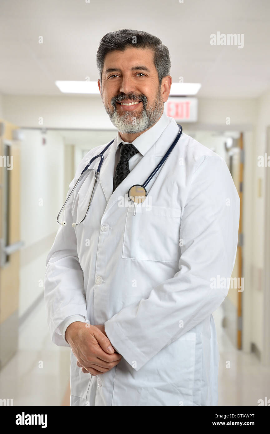 Hospital latino hi-res stock photography and images - Alamy