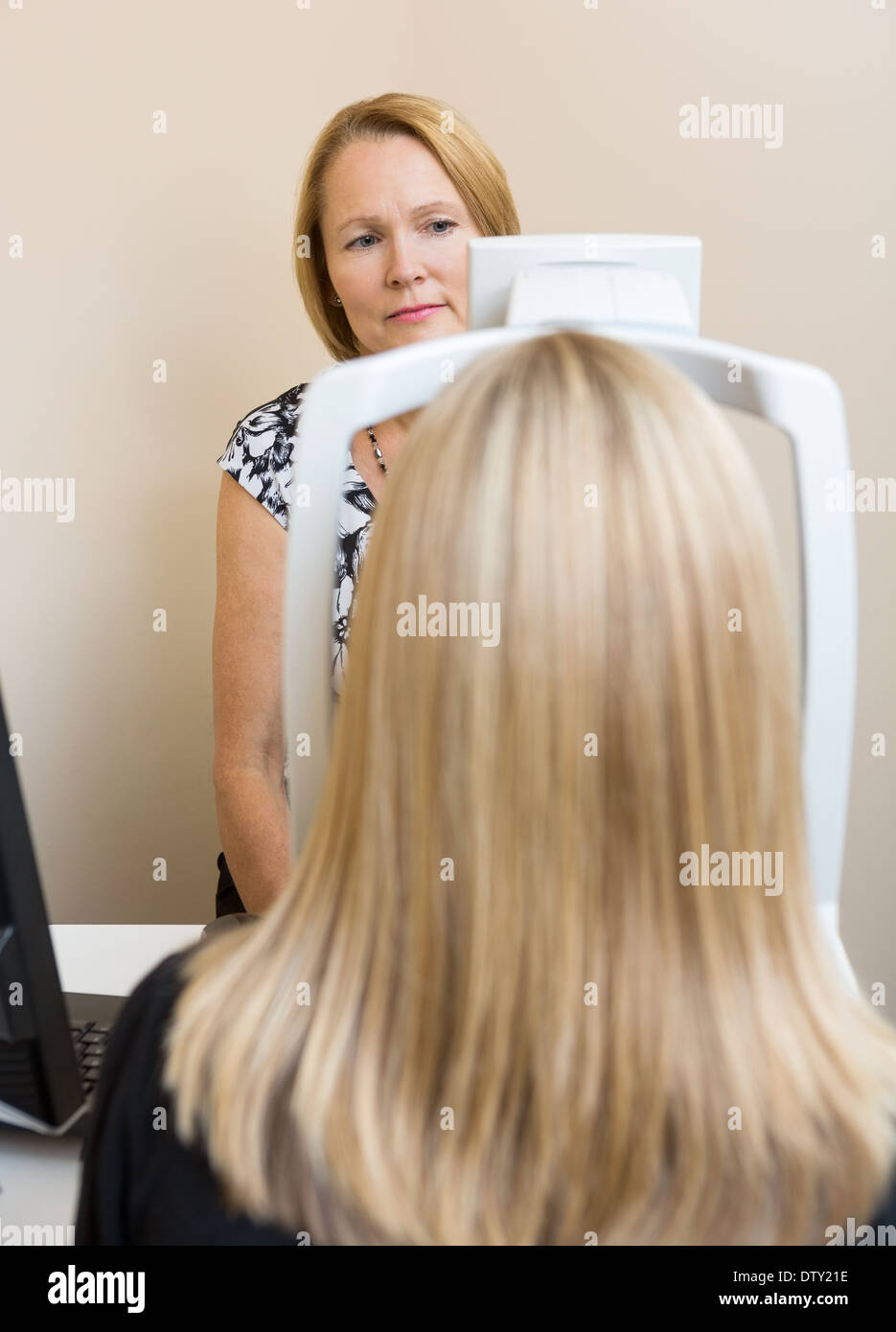 Optometrist Using Digital Retina Camera Stock Photo - Alamy
