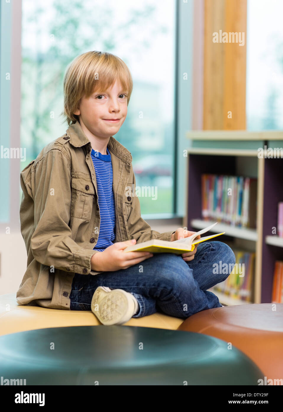Primary school children reference book hi-res stock photography and ...