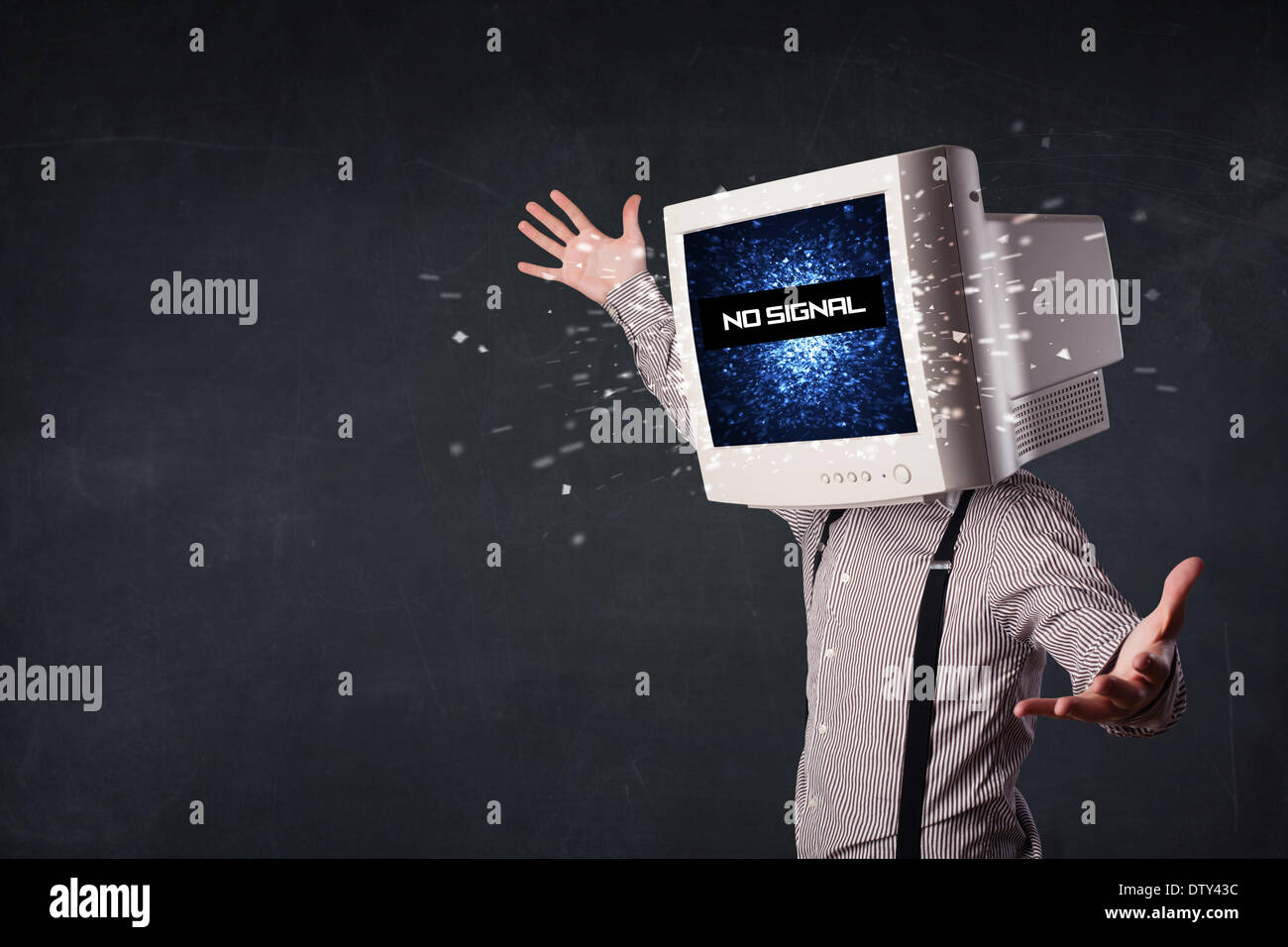 Man with a monitor head, no signal sign on the display Stock Photo - Alamy