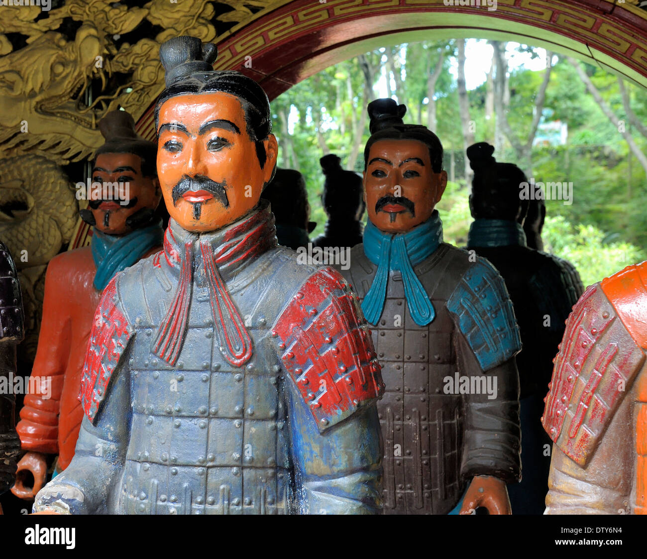 Japanese statues hi-res stock photography and images - Alamy