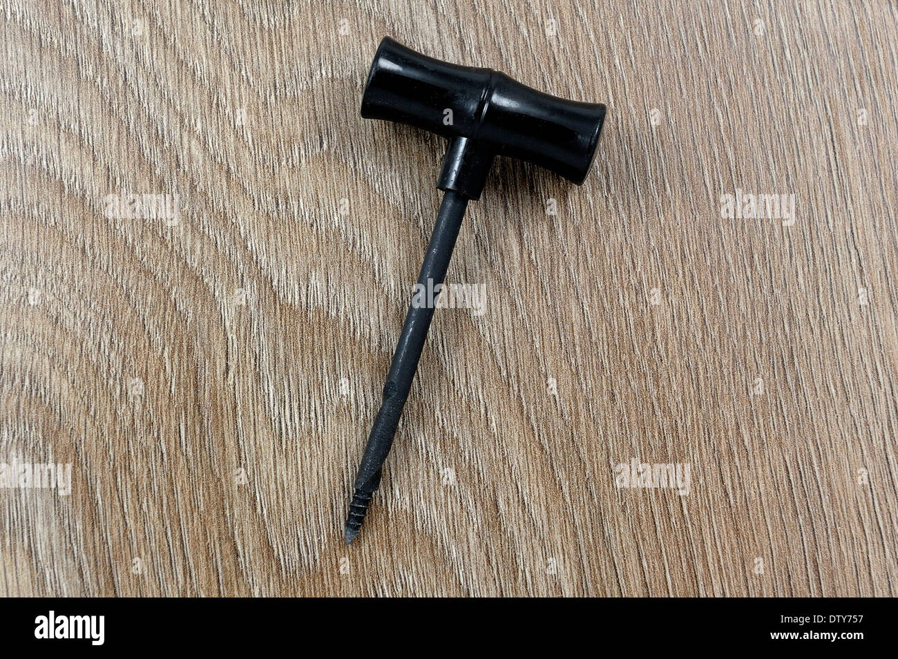 Gimlets hi-res stock photography and images - Alamy