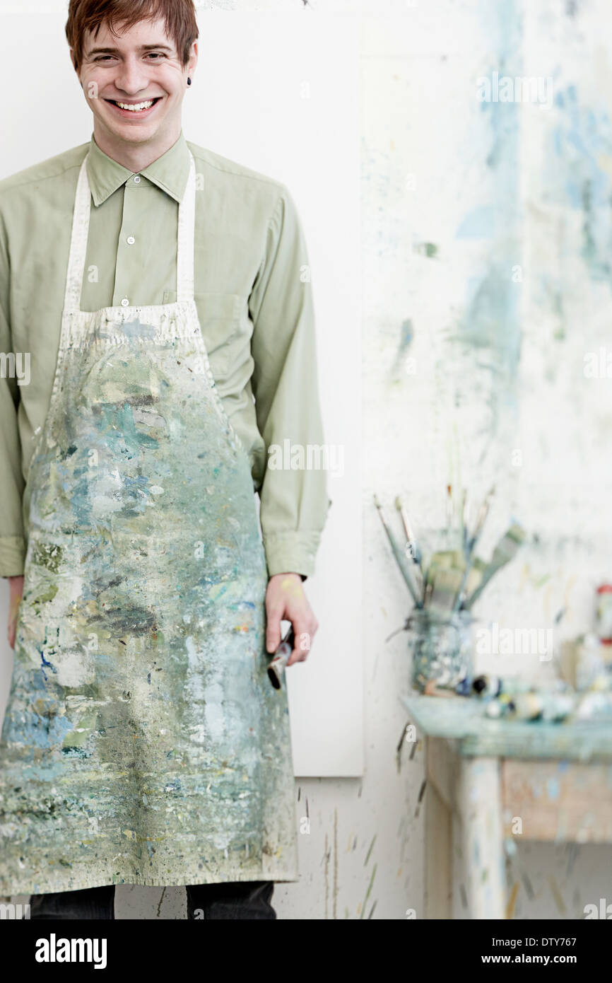 Painter artist posing in front hi-res stock photography and images - Alamy