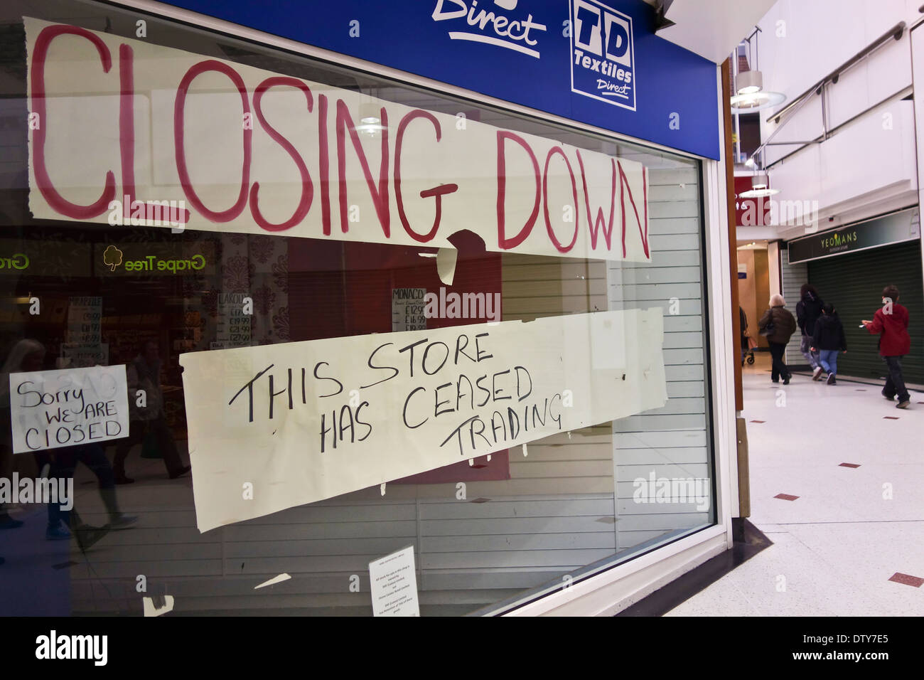 Closing down shop sign Stock Photo - Alamy