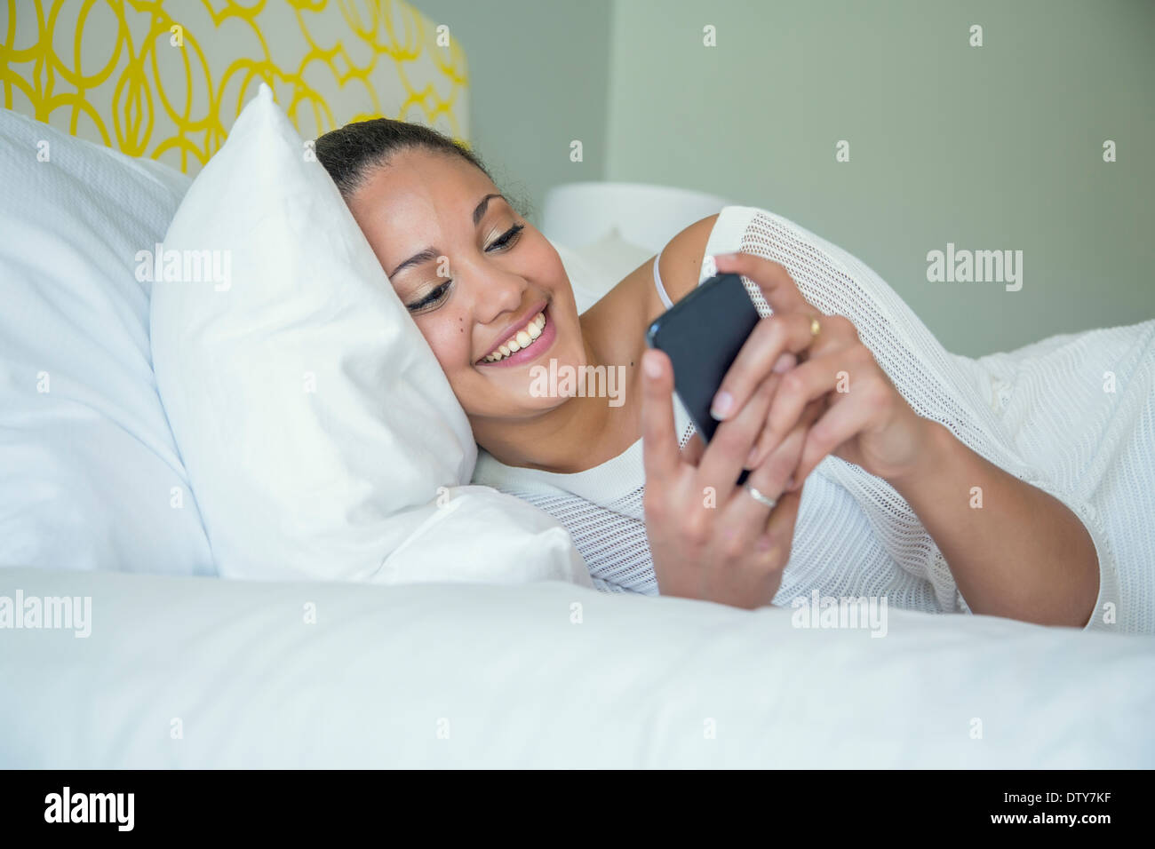 Cell phone in bed hi-res stock photography and images - Alamy