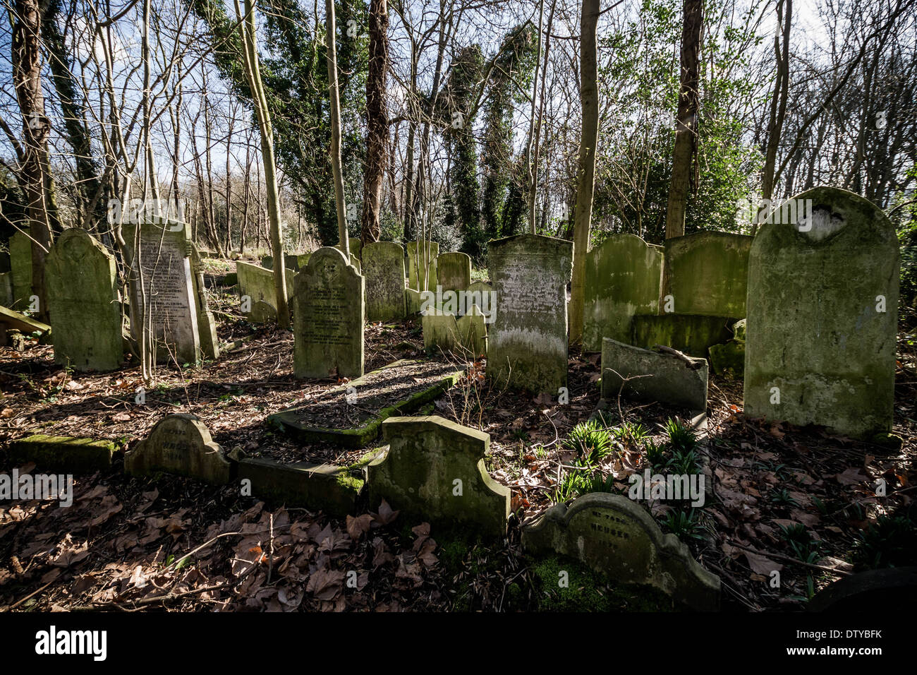 Tower Hamlets Cemetery in the East End of London, UK Stock Photo - Alamy