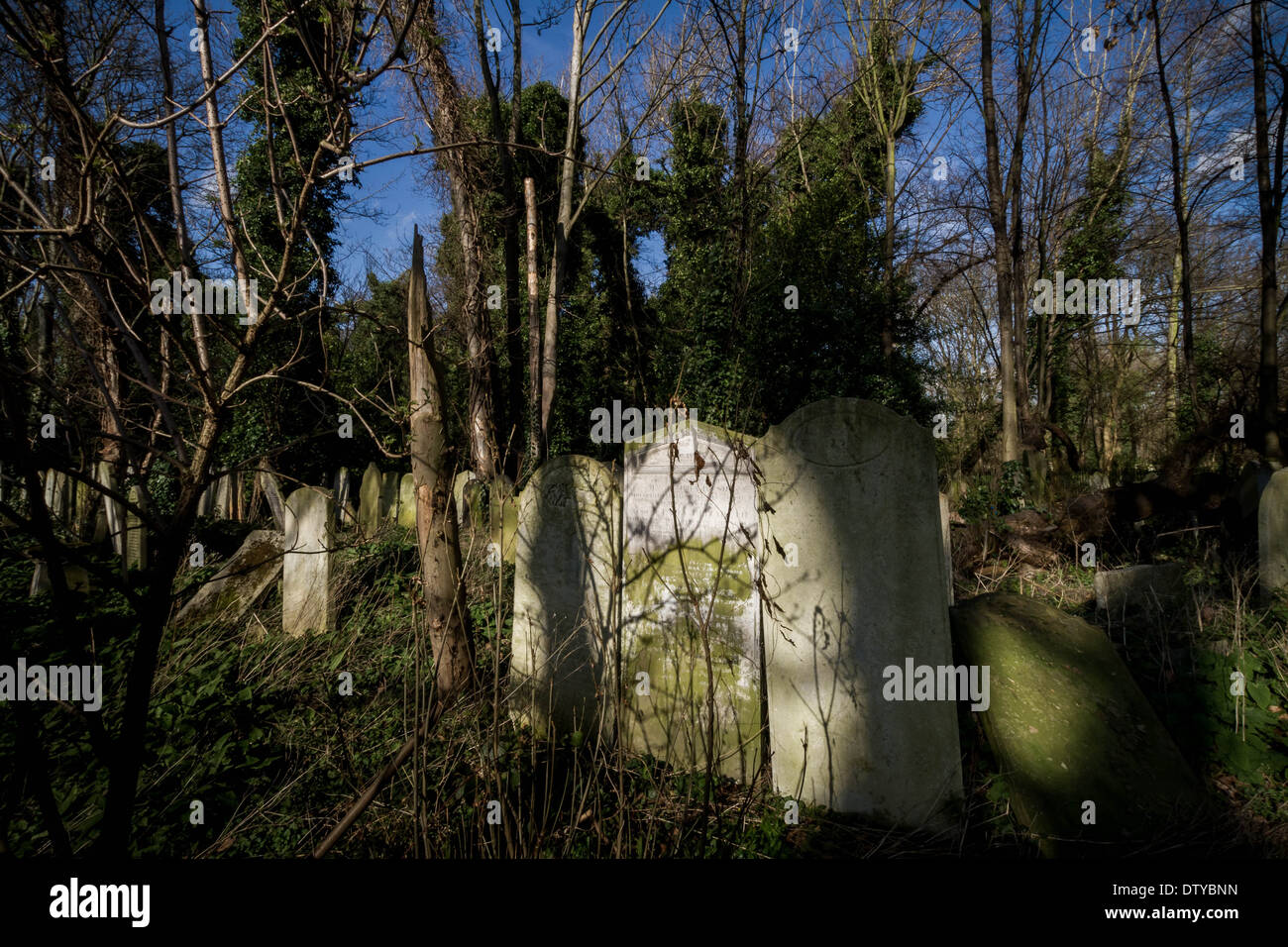 Tower Hamlets Cemetery in the East End of London, UK Stock Photo - Alamy