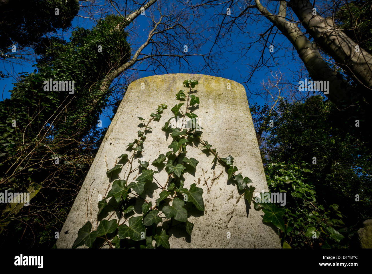 Tower Hamlets Cemetery in the East End of London, UK Stock Photo - Alamy